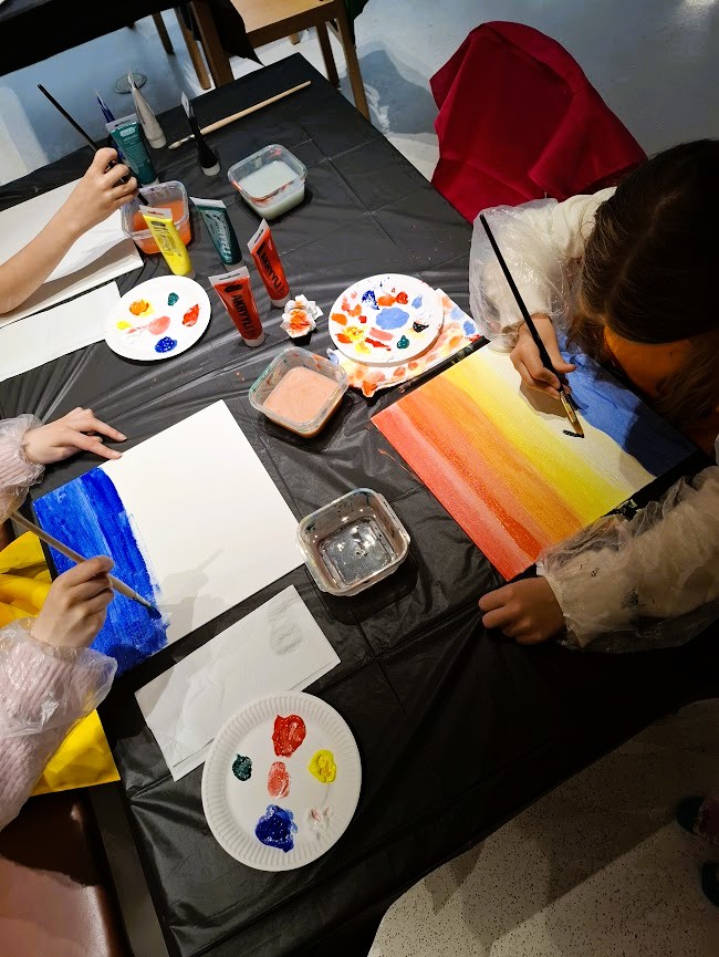 Creative art workshop for young people - Palvelut - Culture Bank